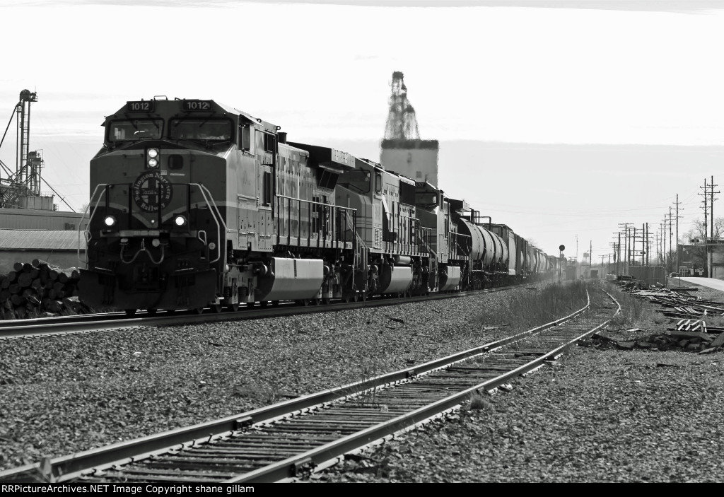 BNSF 1012 heads Nb.